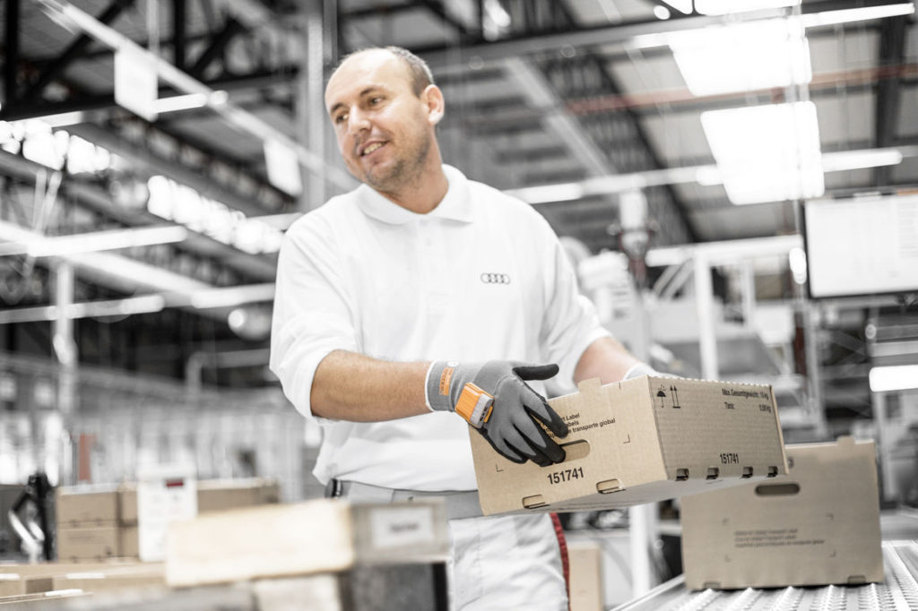 Audi setzt Wearables in der Logistik ein - Audi Blog